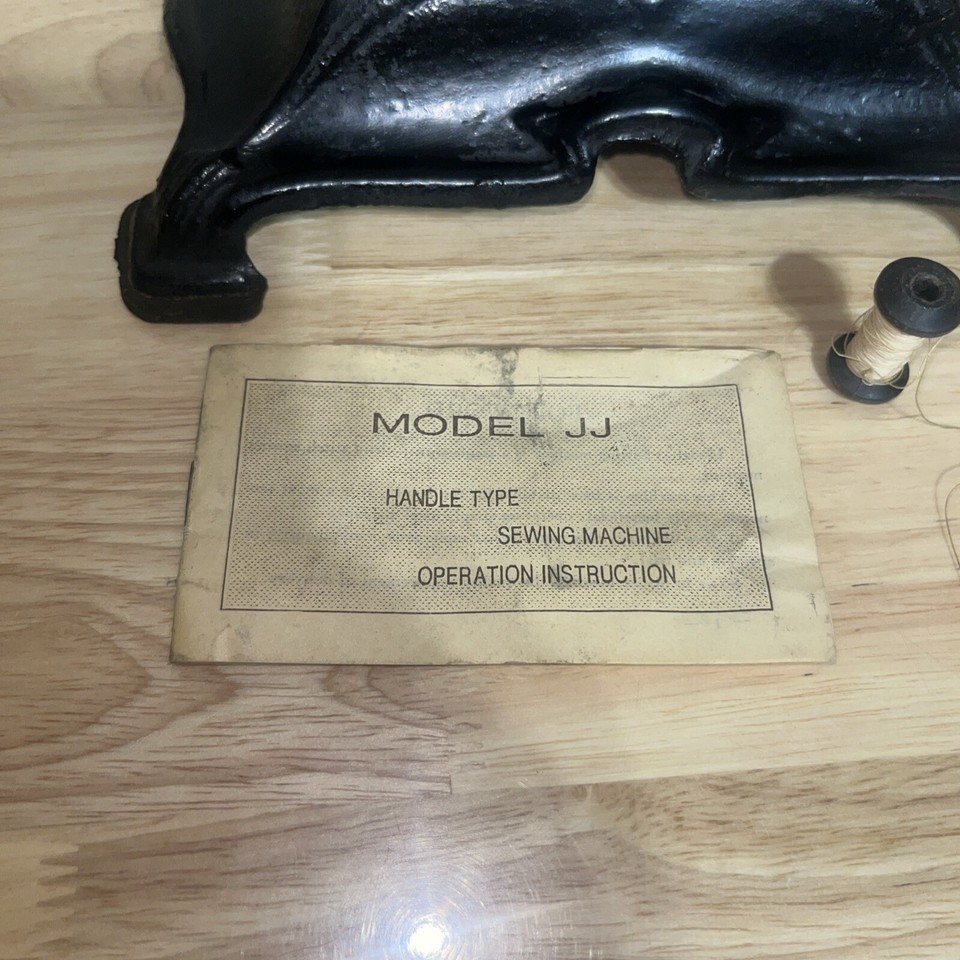 Rare Vintage sewing Machine Model JJ New Bee Cast Iron Hand Crank Child ...