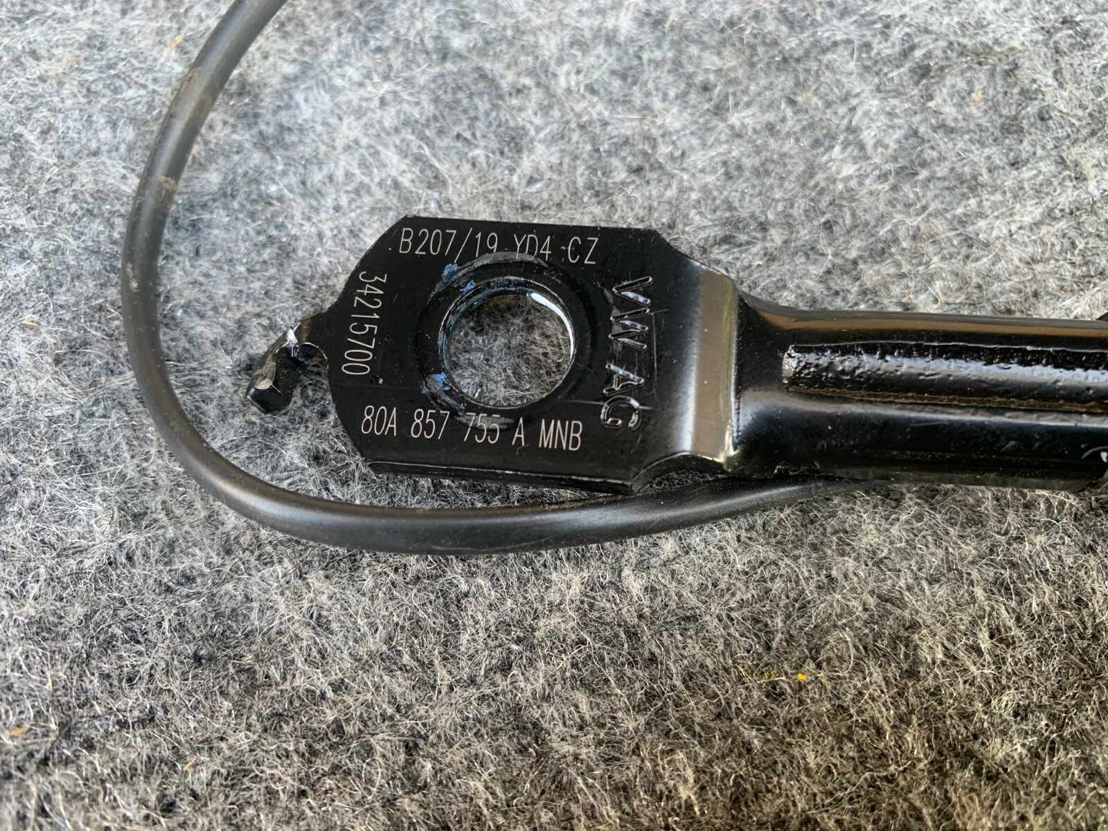 LEFT SIDE SEAT BELT BUCKLE RECEIVER ASSEMBLY OEM 2018 2019 2020 AUDI Q5 ...