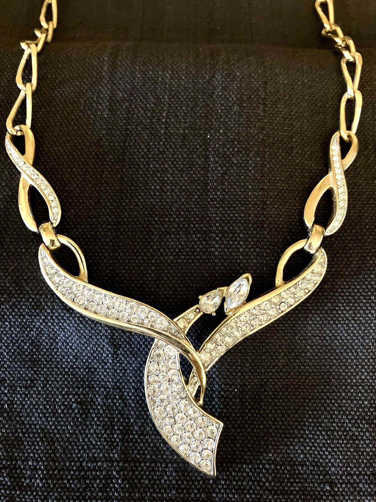 Vintage Trifari ~ Gold Tone & Rhinestone Necklace - Gem