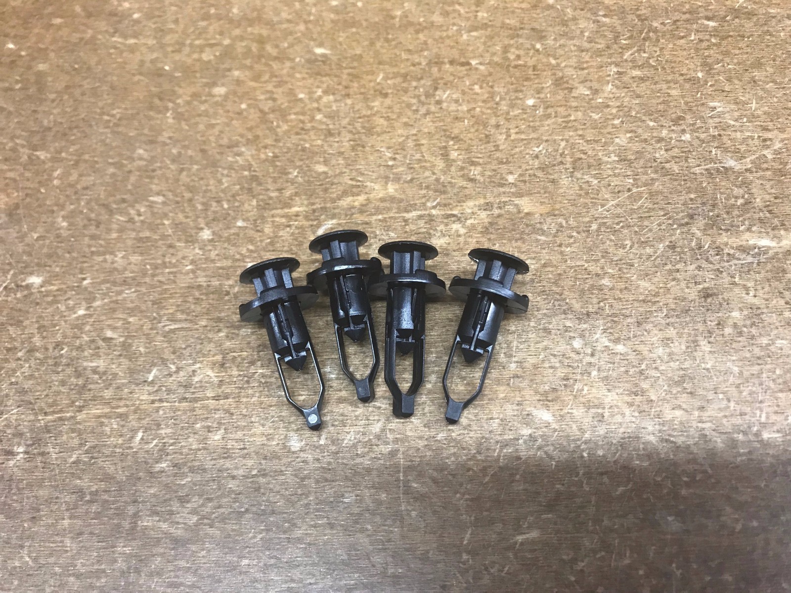 07-13 Toyota Tundra Tailgate Protector 65717-0C051 with (4) free clips ...