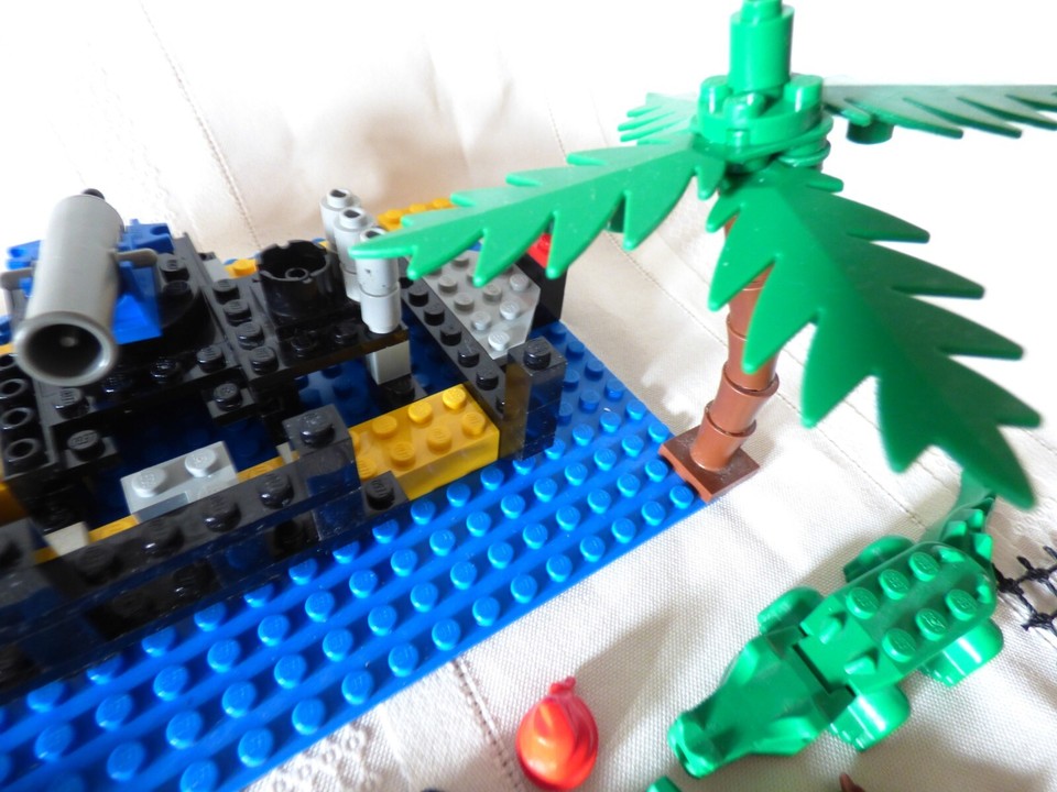 Vintage LEGO Pirates 6296 SHIPWRECK ISLAND, 95% Complete | eBay