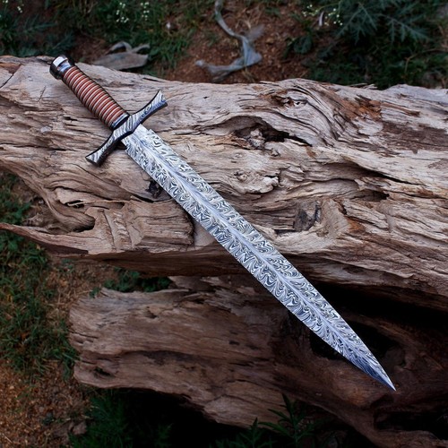 Hand-Forged Damascus Steel Medieval Short Sword - Feather Pattern Blade ...