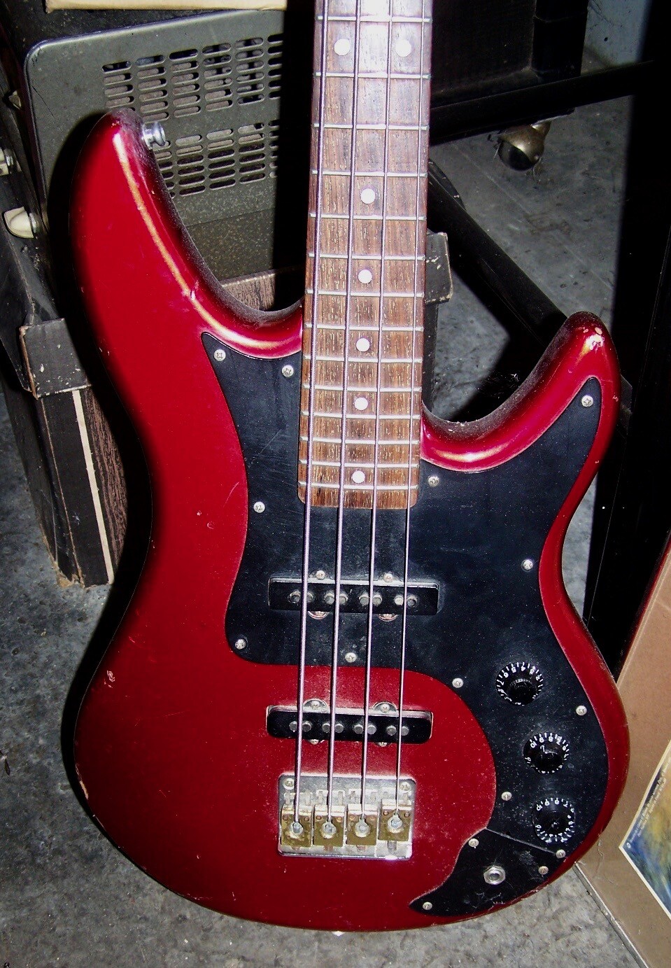 Vintage Guitars for Sale: 8 string bass