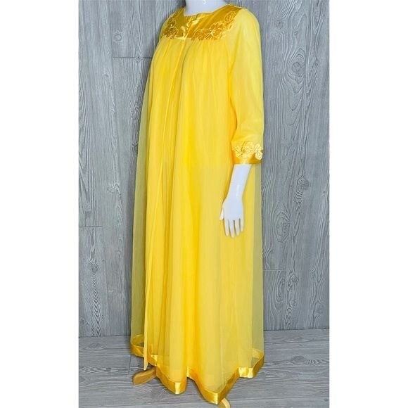 Vintage butter yellow gossard artemis nightgown and robe set chiffon ...