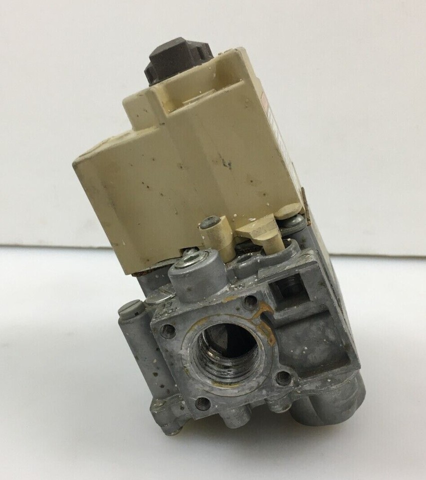 Honeywell VR8205A2008 HVAC Furnace Gas Valve inlet and outlet 1/2" used ...