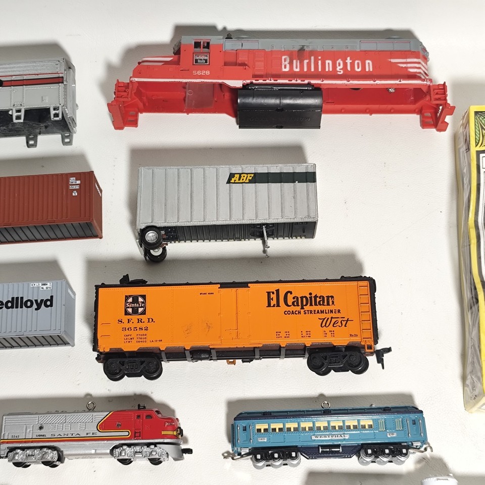 HO Scale Train Lot Burlington Santa Fe Chessie UP Engine Car Scenery | eBay