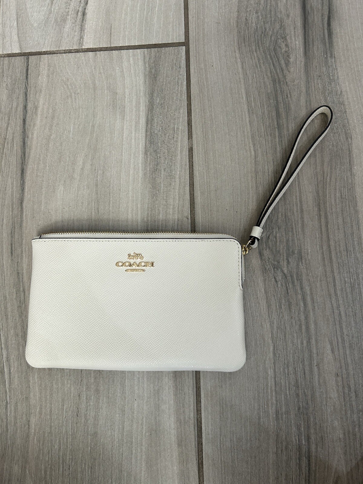 Coach Women's Corner Zip Pebbled Leather Wristlet Ivo… - Gem