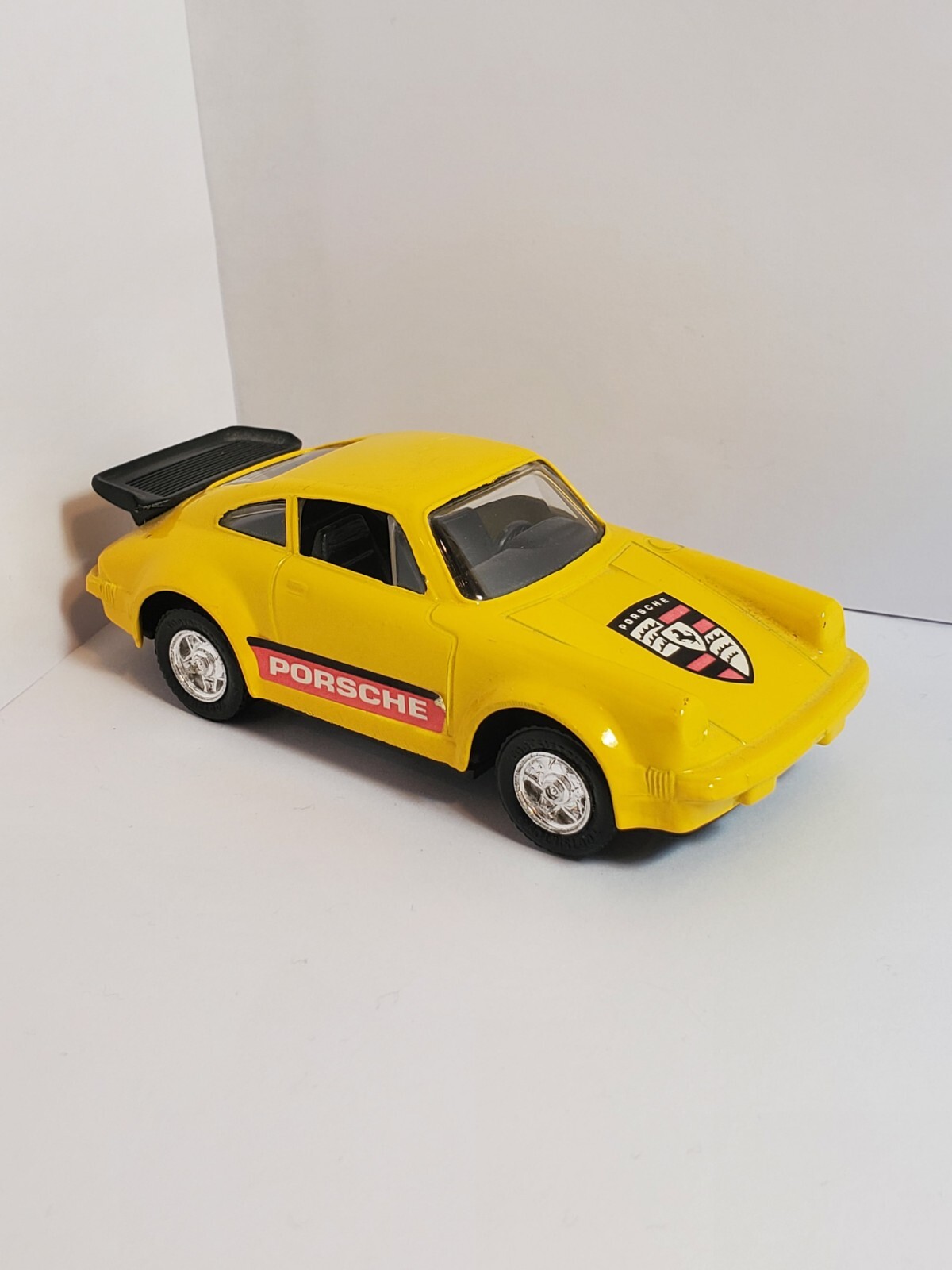Vintage Tootsietoy Porsche 911 yellow Car Pressed Metal 4.5” Long ...