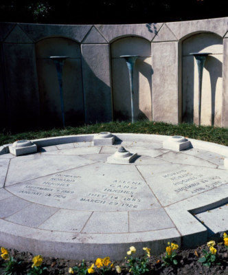 Howard Hughes's (and his family's) gravesite at Glenwood Cemetery Photo ...