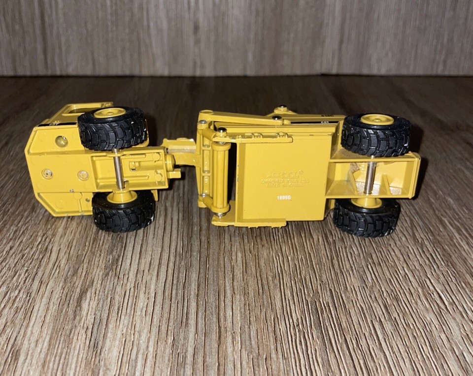 Ertl Caterpillar CAT 613C Earth Mover Scraper & Ertl 950F CAT Loader | eBay