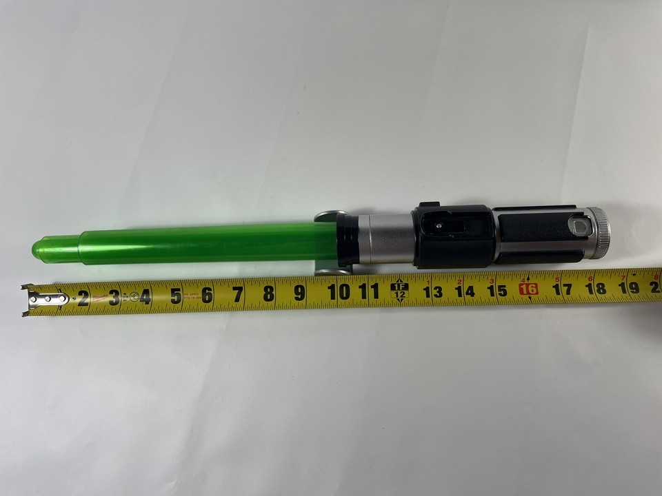 Hasbro Star Wars Bladebuilders Yoda Electronic Lightsaber w/ Connector ...