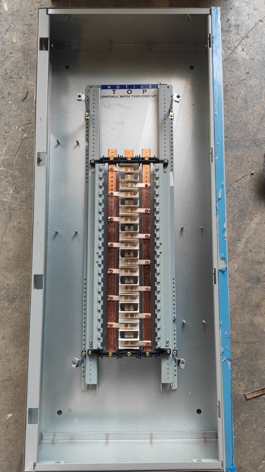 EATON PRL1x 225 AMP 208Y 120V 3 PHASE 4WIRE 42 Cir NEMA 1 Panelboard 48 ...