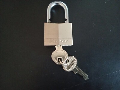 BRASS MASTER LOCK - MEASURES 1 1/2 X 1 1/4 INCHES - WITH 2 KEYS NO 140 ...