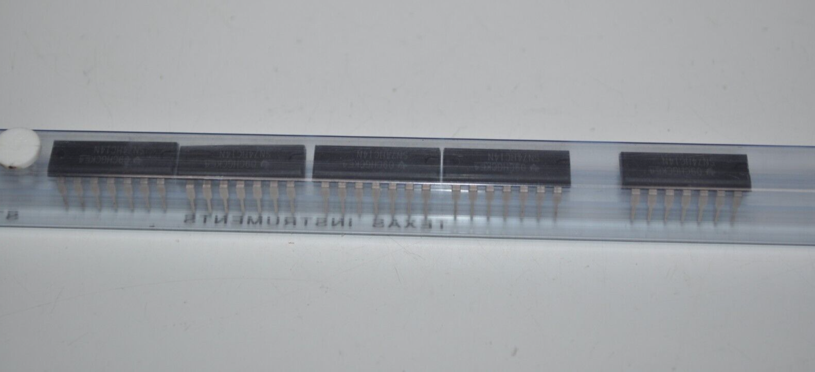 Lot of 5 TI SN74HC14N 74HC14 Hex Schmitt-Trigger Inverters DIP-14 IC ...