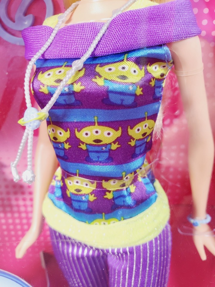 NEW 2009 Barbie Toy Story 3 Barbie Loves The Aliens Doll Mattel #R9297 ...