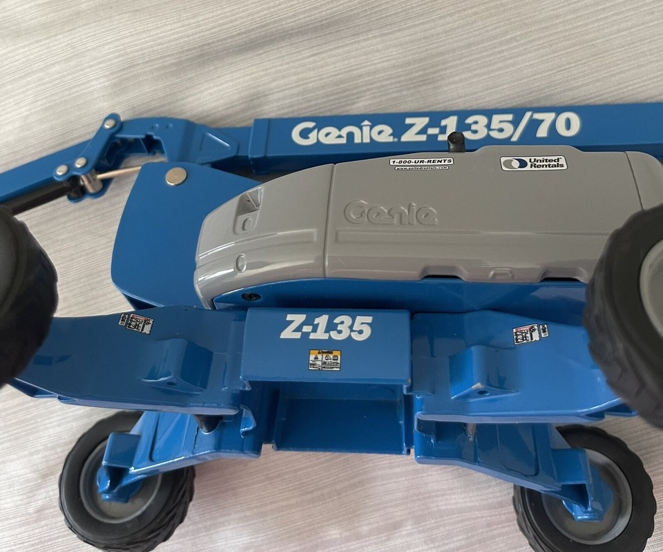 GENIE Z135/70 Boom Lift United Rentals Diecast Model Limited Edition 1: ...