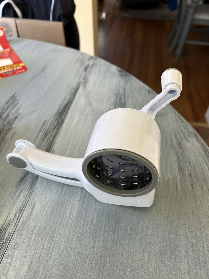 The Pampered Chef Cheese Grater - White - Pre-Owned Kitchen Tool Single ...