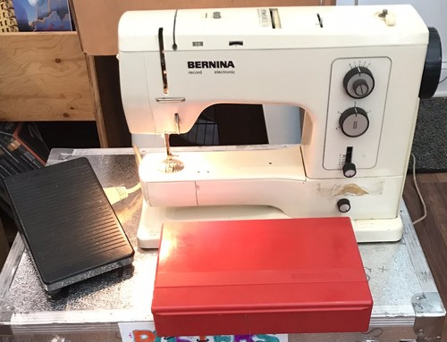 BERNINA 830 Record Sewing Machine White w/ Foot Pedal & Accessories ...