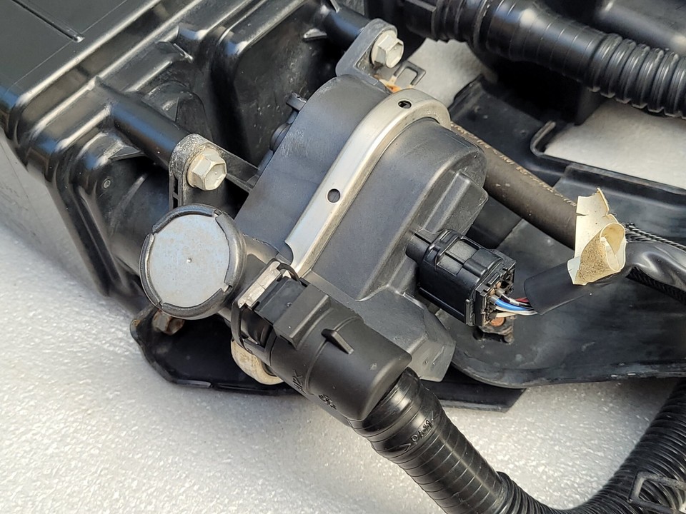 Lexus RX400h OEM Canister EVAP System Fuel Tank Leak Detection Pump ...