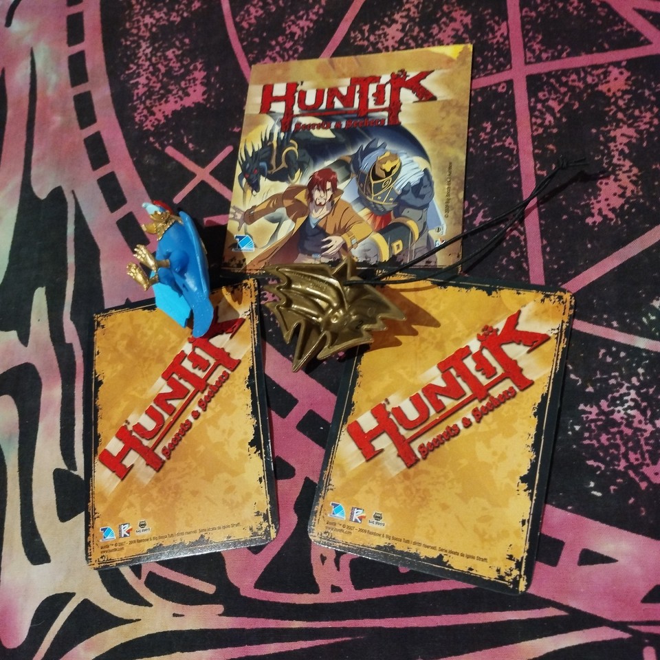 Rarità PERSONAGGIO CON 2 CARDS SOLWING CON AMULETO HUNTIK SECRETS ...
