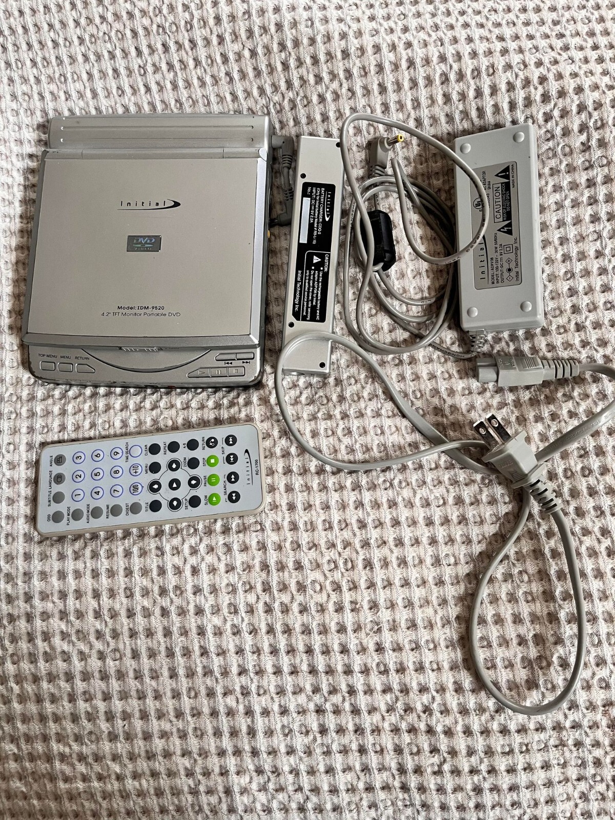 Initial 4.2 Inch Folding Monitor Portable DVD Player IDM-9520 Please ...