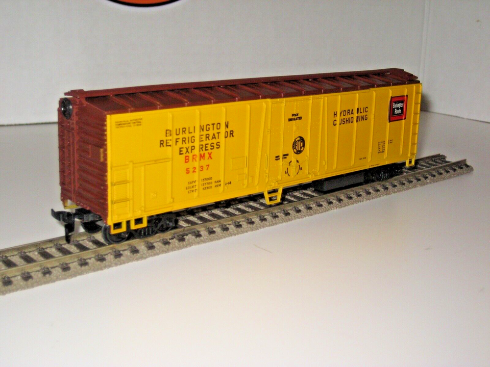 Athearn HO Scale Burlington 50' Outside Braced Reefer Box Car - Item # ...