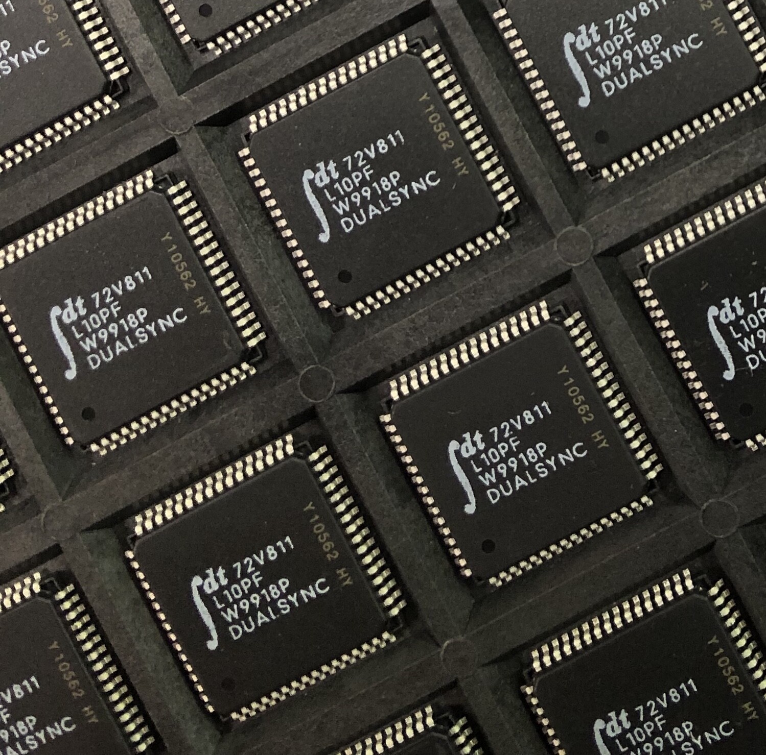 IDT 72V811L10PF FIFO, 512X9, 6.5ns, Synchronous, CMOS, PQFP64 **NEW ...