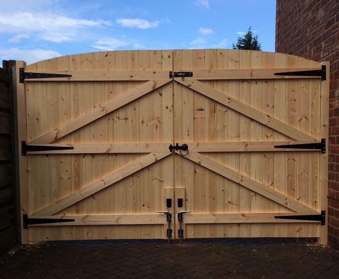 Wood Gates Google Search Wood Gate Backyard Gates Wood Gates Driveway