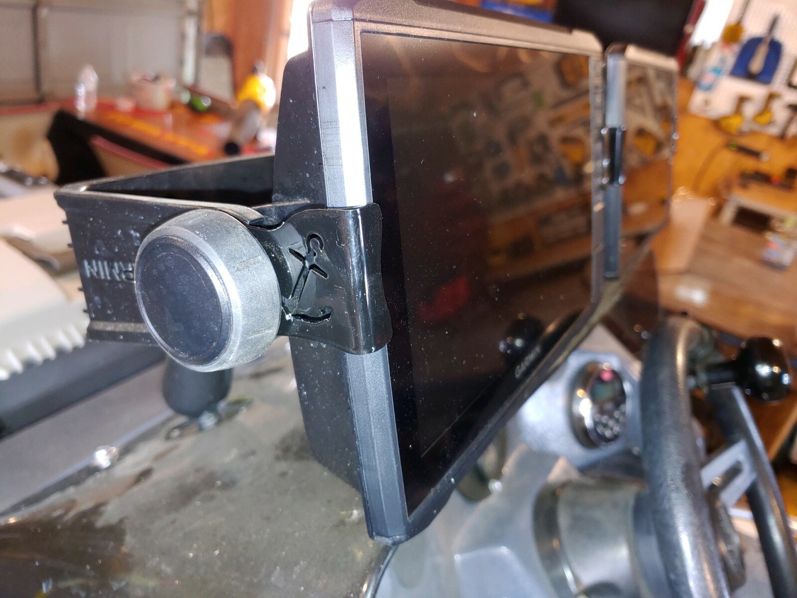 Garmin cradle lockers