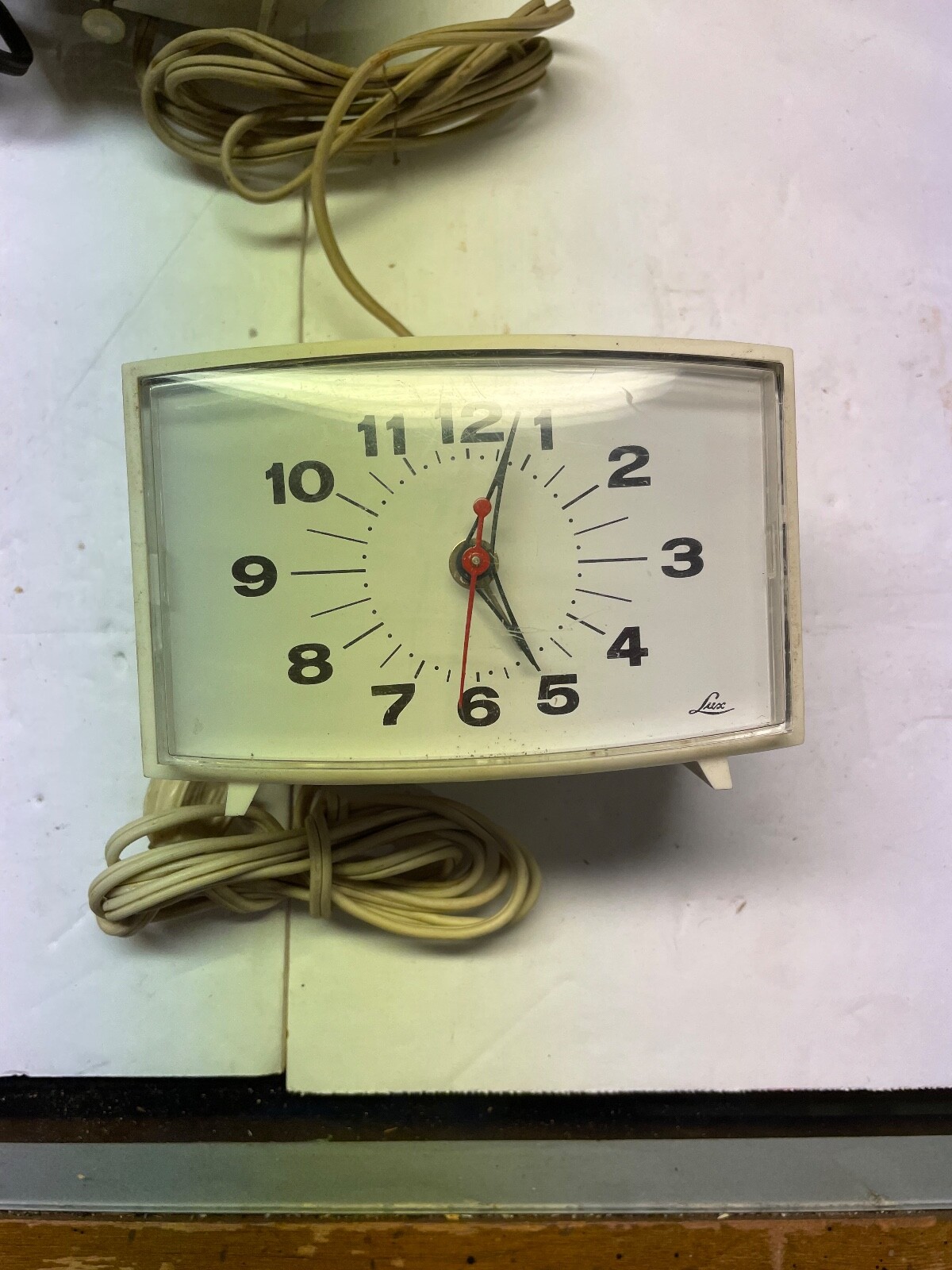 (A248) Lot of 4 vintage electric clocks for parts or repair | eBay