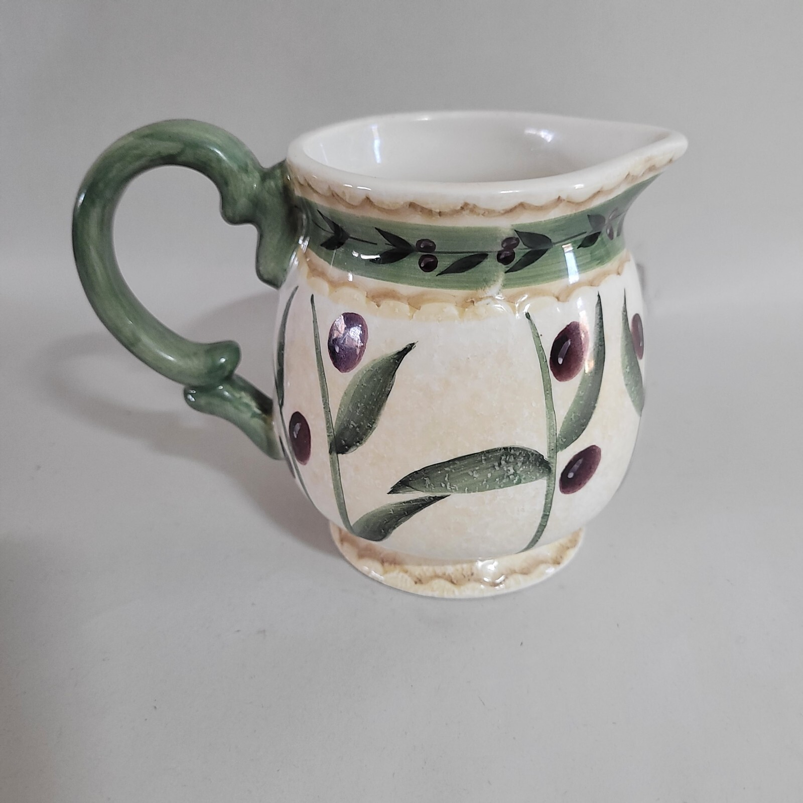 Creamer by Oneida in the Oliveto Pattern (3B x10) | eBay