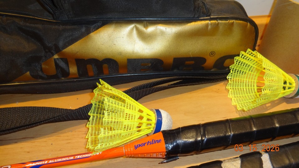 UMBRO C3000 Badminton-Kevlar Set / 2 Schläger/(Tasche und Federbälle ...