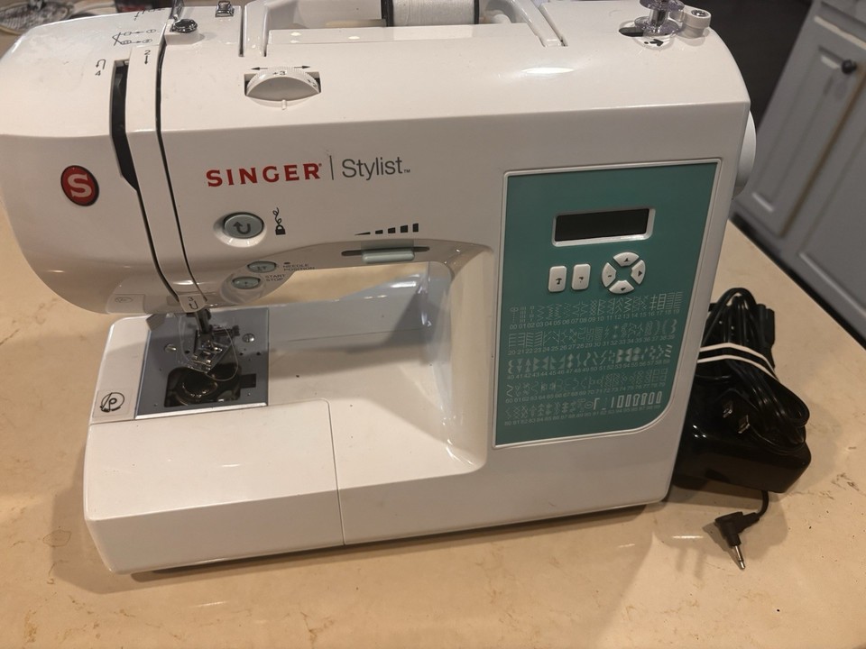 Singer Confidence Stylist White Electronic Sewing Machine With Foot ...