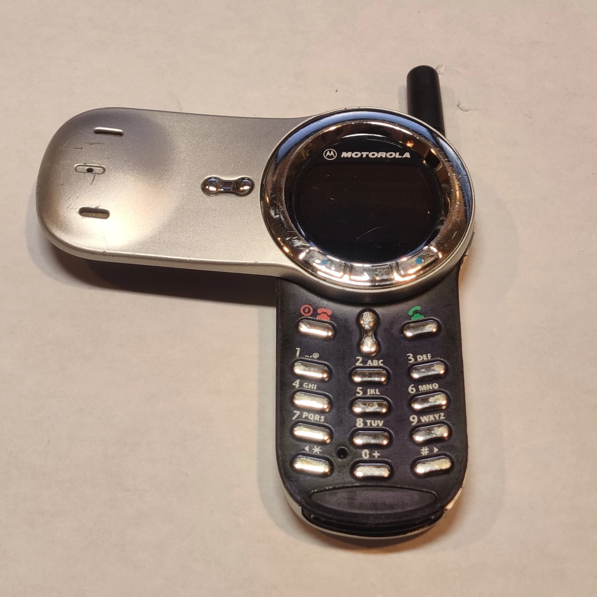 Motorola V70