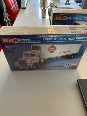 Monogram Snap-Tite Freightliner Dairy Queen Semi Truck model kits 1/32 ...