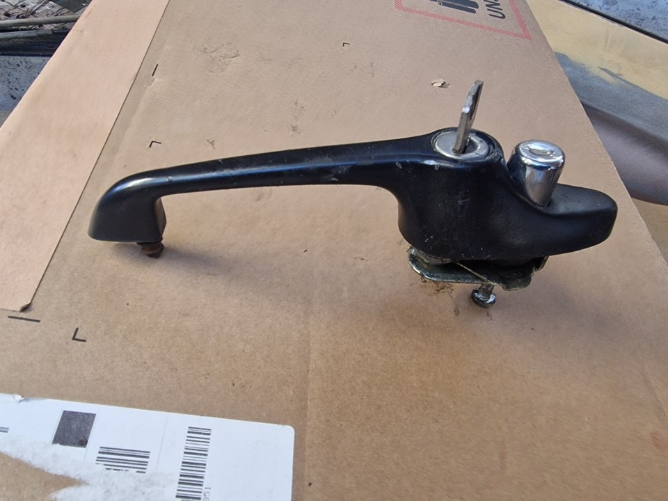 Reliant Robin 1998 S reg Mk2 Drivers Door Lock Handle with Key As ...