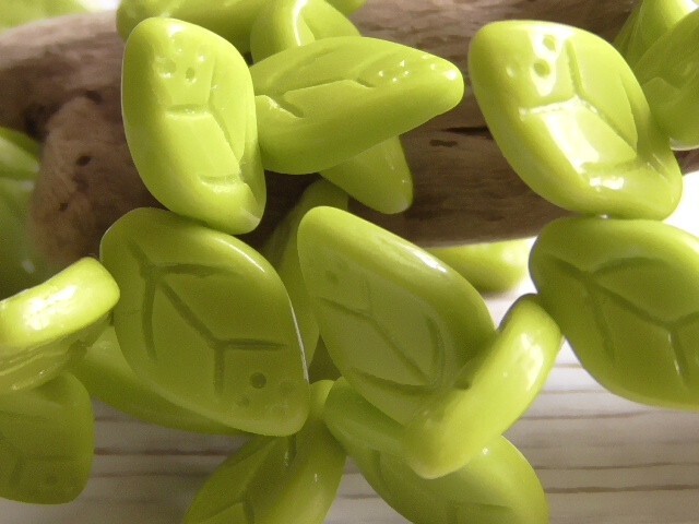 12 - 12x8mm CZECH OPAQUE CHARTREUSE GASPEITE GREEN LEAF LEAVES GARDEN ...