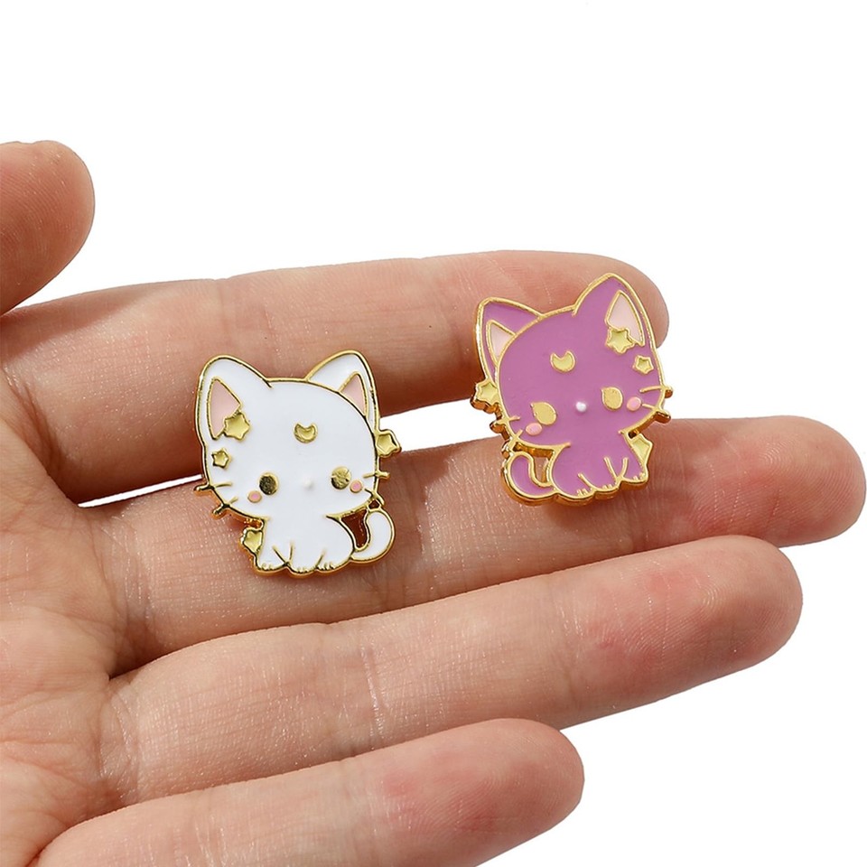 Chuqiu 2Pcs Anime Cat Brooch Pins For Women Enamel Pins For Backpacks ...