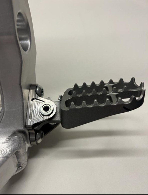 Yamaha YZ 125 2023 Docwob Titanium foot peg brackets hangars mounts | eBay