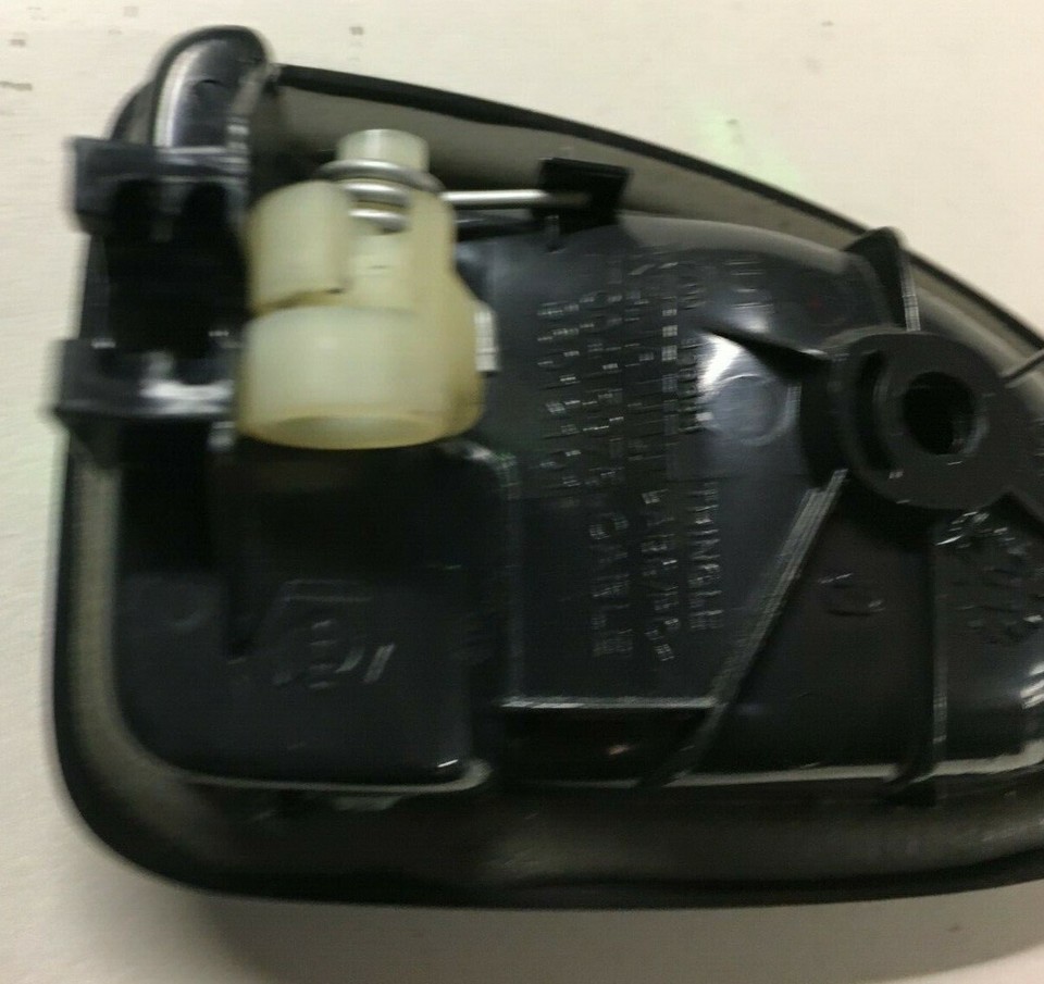 Renault Clio MK2 - Drivers Side Front Interior Door Handle - Right ...
