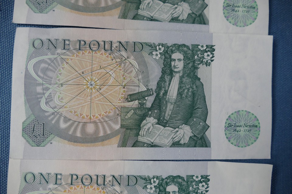 3 Uncirculated 1 Pound Notes- Queen Elizabeth II -1981 Chief Cahier DHF ...