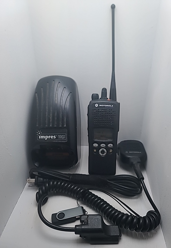 Motorola XTS2500 MODEL 2 H46UCF9PW6BN P25 W/MIC, USBC BATT, AND IMPRES ...
