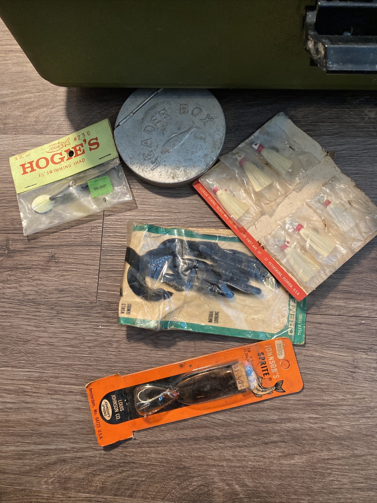 Vintage Old Pal Tackle Box Loaded with Antique Fishing Lures Rapala etc ...