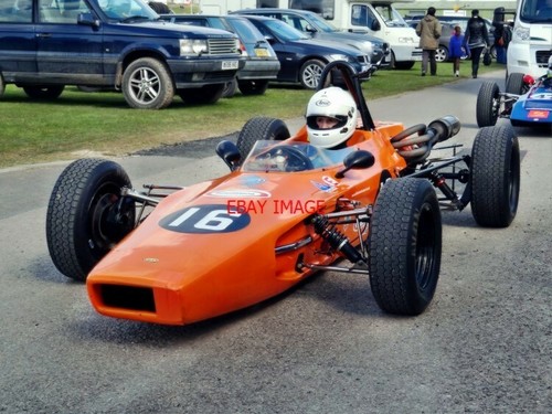 PHOTO THRUXTON REVIVAL 31.3.13 SIMON TOYNE IN HIS LOLA T200 DURING THE ...
