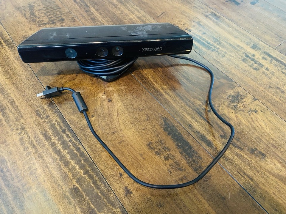 Microsoft Xbox 360 with 4 controllers 7 games and Kinect sensor | eBay