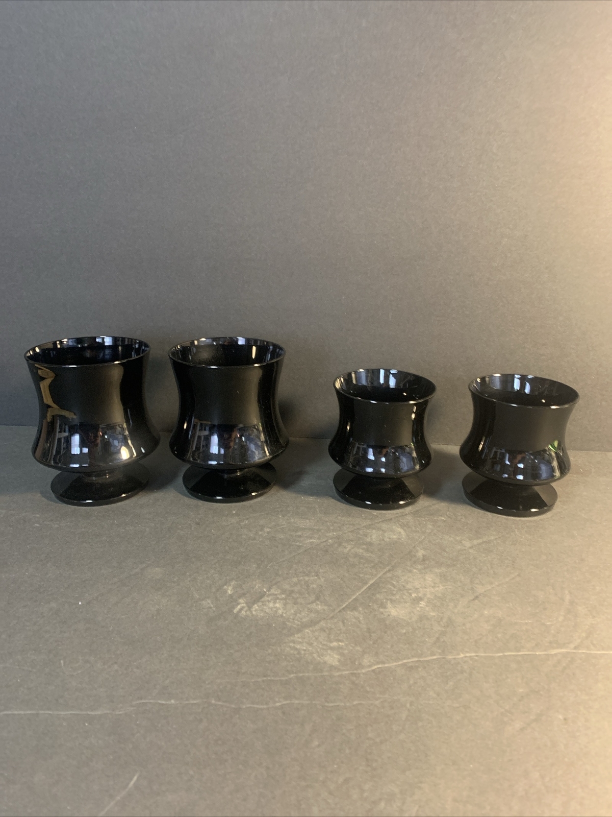 4 MCM Seneca FASHIONABLES Elegant BLACK GLASS WATER GOBLETS 2@3.5" 2@4. ...