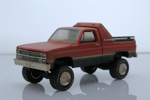 1984 Chevy K-10 Sno Chaser Square Body 1:64 Rusty Diecast Model Truck ...