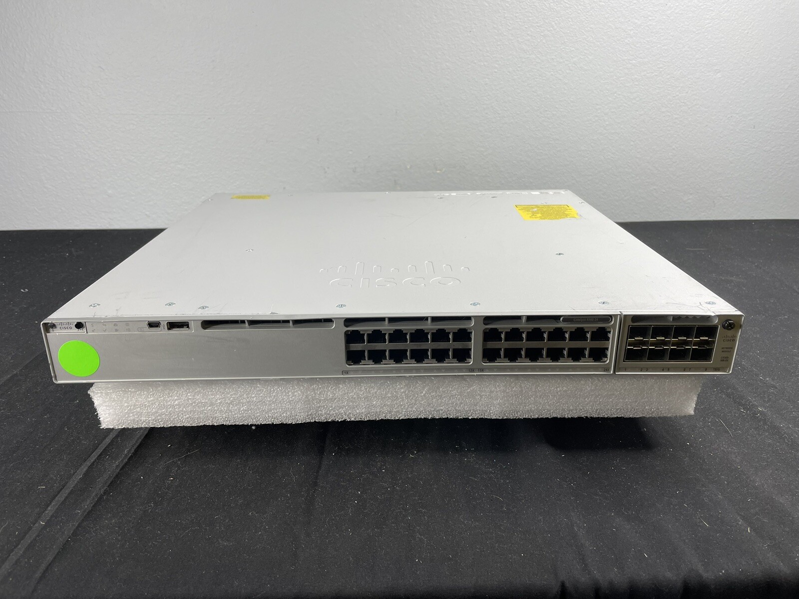 Cisco Catalyst 9300 24-Port Managed Switch WS-C9300-24T-A C9300-NM-8X ...