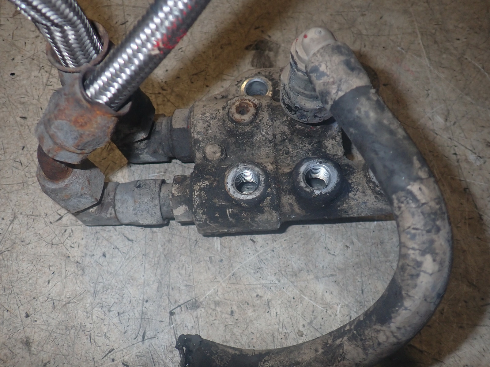 Cummins 8.3L Diesel Engine ISL ISC Fuel Connection Block 3966656 C ...