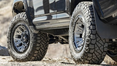 20x9" Fuel Wheels D825 Traction Matte Gunmetal with Black Off-Road Rims ...